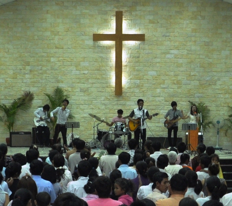 Hundreds flock to Easter celebrations